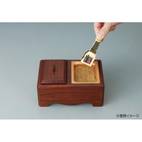 手を汚さずに香炉の中のお線香の燃え残りが取れます。