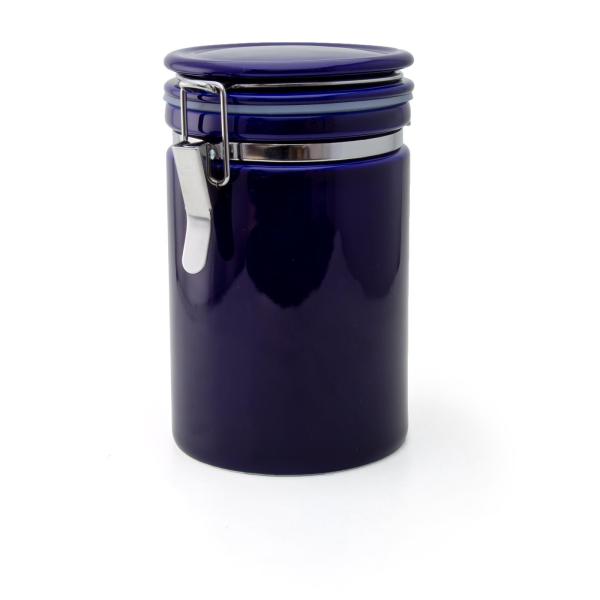 しっかりとした密封性能で湿気から中身を守ります。陶器のボディは衛生的で、さらに光を通さないので保存容器には最適の素材です。