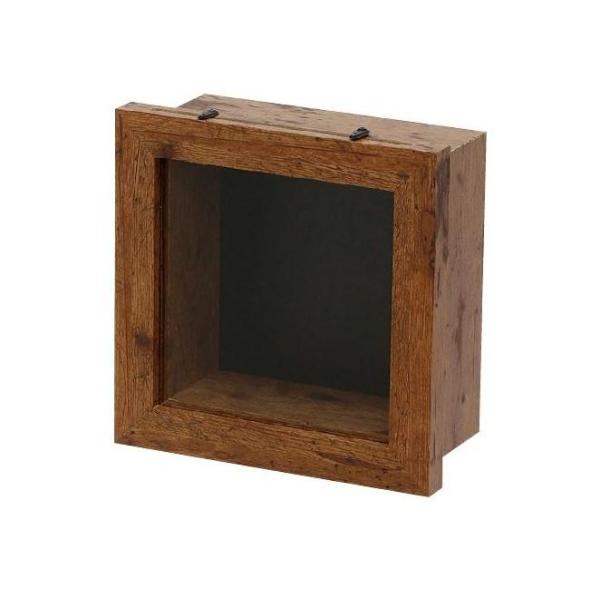 木目調プリントを施したボックスです。お好きな造花やプリザーブドフラワーなどをアレンジして、大切な方へのプレゼントにはいかがでしょうか。ガラスがスライド式で外せるので、前面から作業ができます。