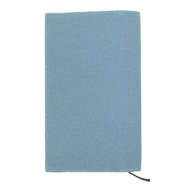 帆布と本の相性は抜群で、永遠の定番として愛され続けています。