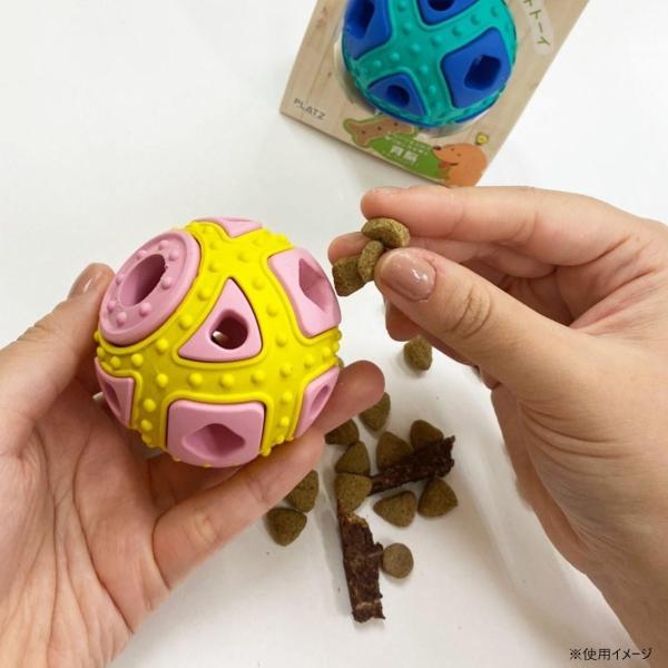 unipod(ユニポッド)はナチュラルラバーの特性を生かしたトリーツトーイ。丈夫で愛犬が大好きな噛み心地なだけでなく、遊びながらデンタルケアを行えます。接着剤を使わずに見た目も楽しめるカラフルな組み合わせを実現しました。中にフードやおやつを...