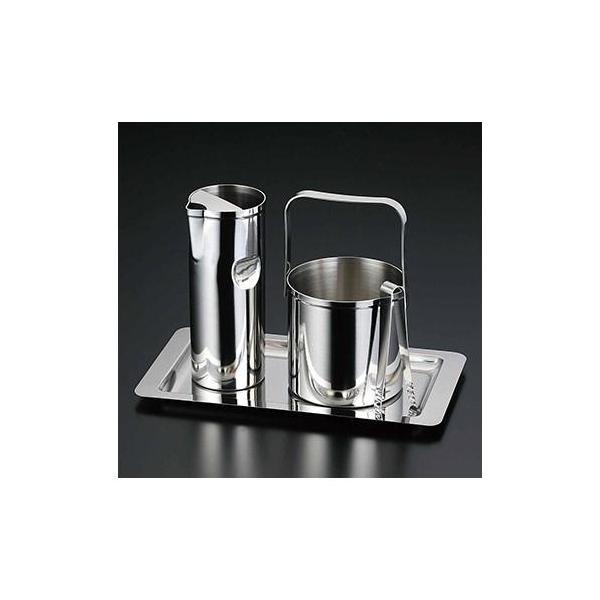 清潔感と高級感のあるステンレス製のウォーターポットとアイスペールに、トレーをセットしました。大人のリラックスタイムを演出します。