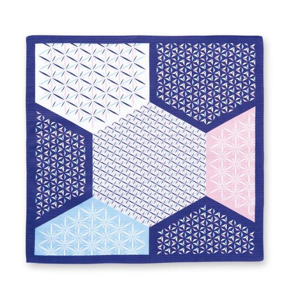 お弁当を包むのに最適な、使い勝手のいい大きさの小風呂敷。同じ柄でも包み方次第でたくさんの表情を見せるのも魅力のひとつです。