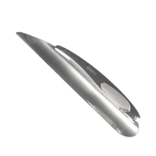 オシャレな「デコラ」キッチンツールシリーズのポケットダストパンです。テーブルのパンくずをかき集めるのにレストランのウエイトレスさんやウエイターさんがよく使用します。クリップもついているのでポケットに差し込む事も可能です。さりげなくポケットに...