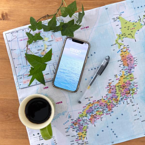 使いながら都道府県が覚えられる、日本地図のハンカチです。使いながら都道府県が覚えられます。学べて学校にも持っていける本格地図デザイン。日本の東西南北端点を含め、日本列島全体を網羅しています。
