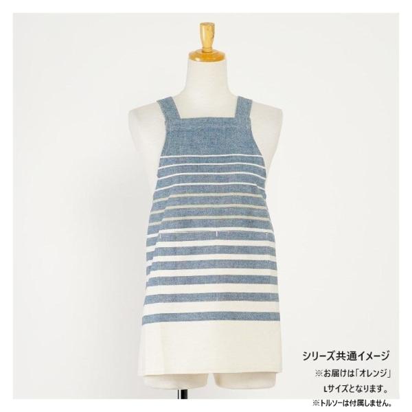 幼稚園・保育園や小学校の行事にも使いやすい、三角巾付きのキッズエプロン。男女問わず着用できるデザインです。エプロン・三角巾ともに後ろがゴム仕様のため、簡単に着脱ができます。