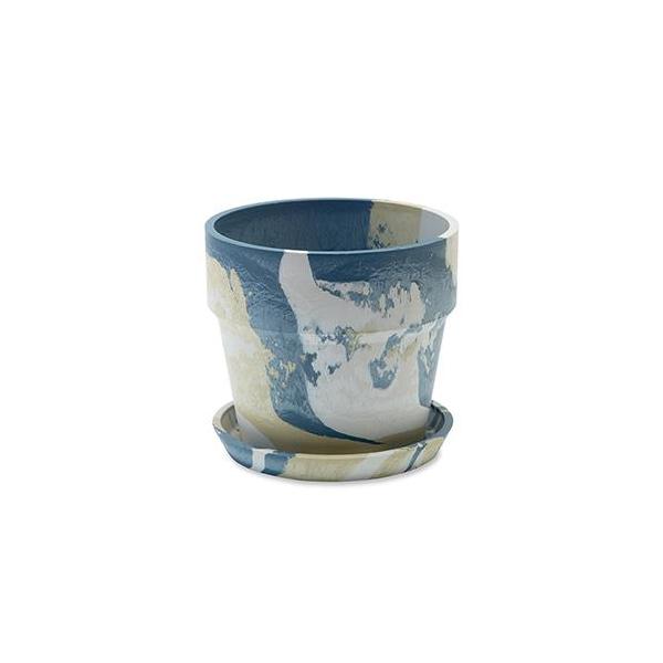 お部屋に飾るだけでアクセントになります。アーティスティックな鉢です。