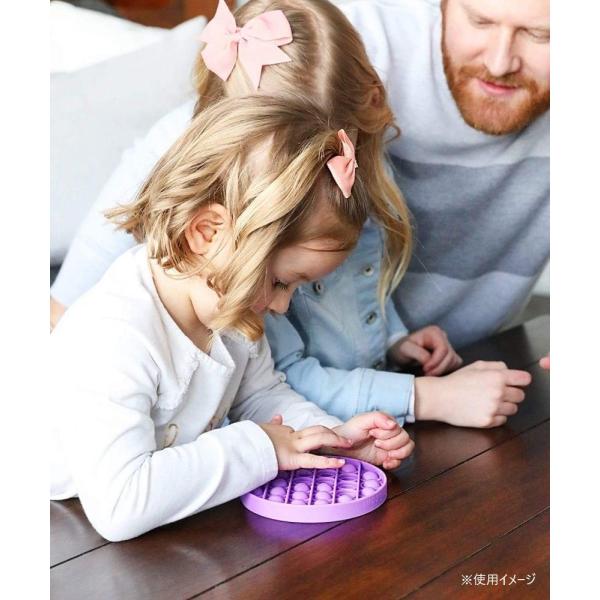 丸いプッシュポップタイプのフェジェットおもちゃです。「硬め」の触感のシリコン素材だから、押し心地が違う。