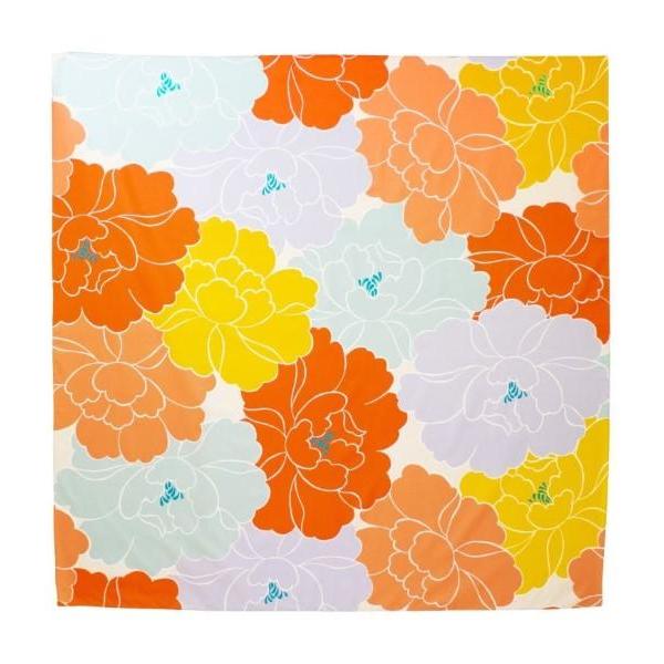 日常使いはもちろん、アウトドアやスポーツシーンでも活躍するふろしきです。水をはじくので急な雨から荷物やバッグをカバーしたり、レジャーシートやテーブルクロス、水や汗で濡れたウエアを持ち運ぶなど、様々な用途でご利用頂けます。