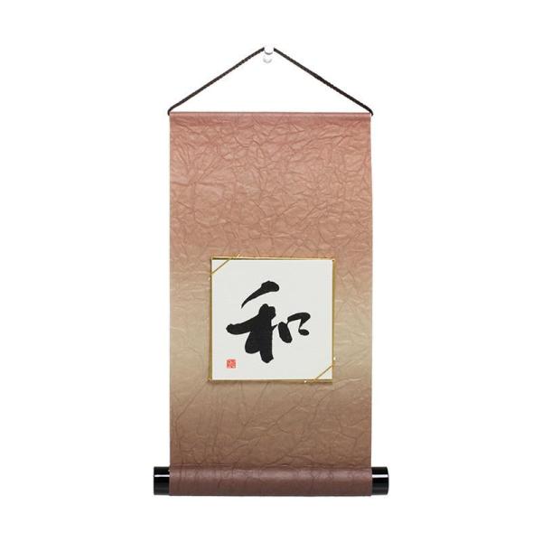 場所を取らないサイズなので、掛ける場所を選びません。付属の豆色紙に書画を描いたり、折り紙や押し絵などを貼れば、ギフトとして最適です。