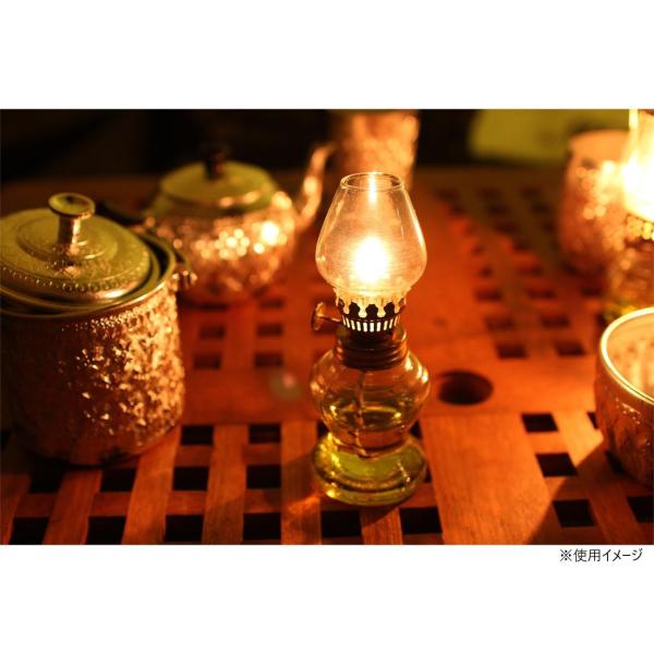 ゆらゆら揺れる炎に心癒されるオイルランプです。お部屋でもアウトドアでもお使いいただけるテーブルランタン。お洒落なデザインは店舗様でのご使用もおすすめいたします。