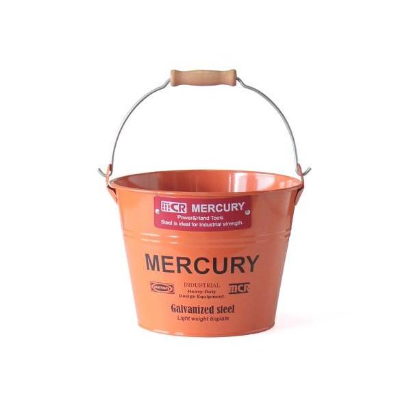 少し小ぶりなサイズ感が可愛いです。パッと目を引く鮮やかなオレンジカラーです。防水加工のため、バケツの内部にシーリング材が塗布されます。