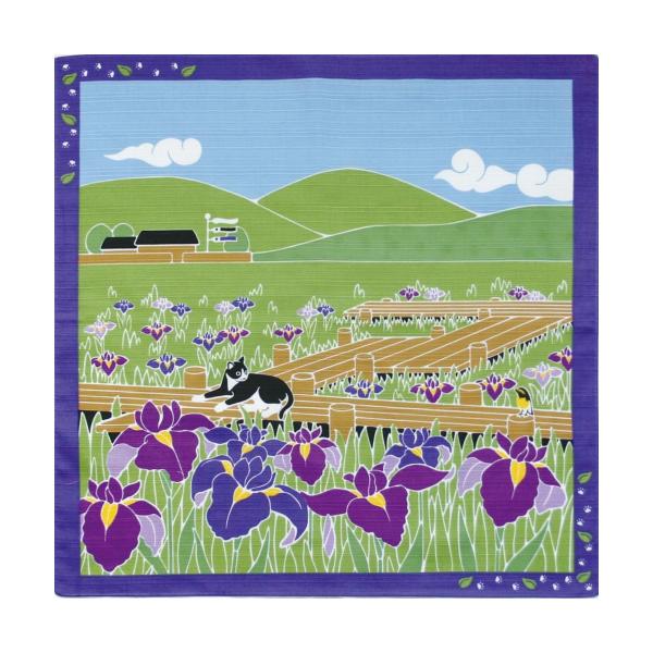 お昼寝とお散歩が大好きな猫のたま。四季折々の景色の中をのんびりお散歩。四季折々の景色の中を散歩する猫を描いた風呂敷。別売のタペストリー棒に取り付けて壁にタペストリーとして飾ることもできます。