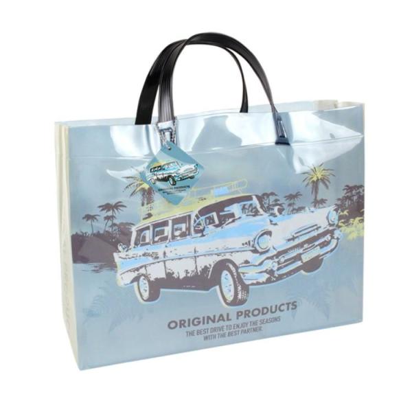 角型ビーチバッグ。お名前の記入できるネームホルダー付き。水滴や濡れたタオル・水着も気にならないビニール素材のプールバッグ。幼稚園、保育園での水遊びに。スイミングスクールでの習い事に。レジャーやアウトドアなどのお出かけに。カッコイイもの好きの...