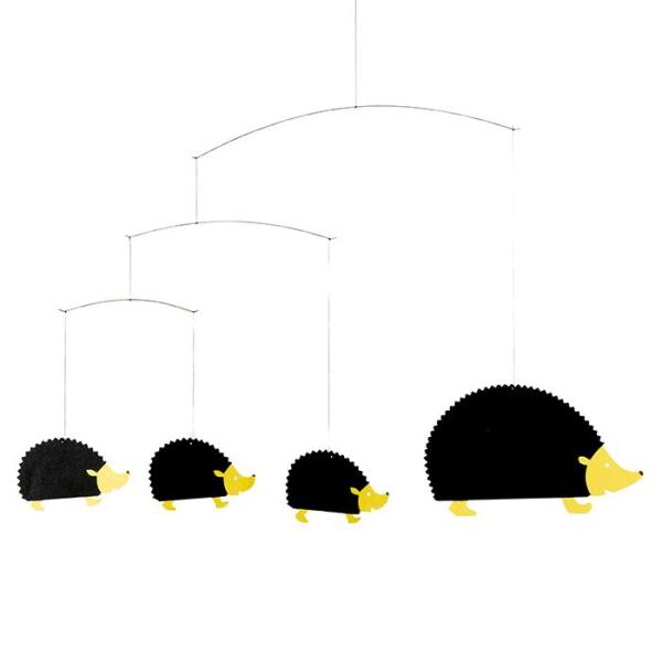 想像力を掻き立てるアートモビール。ハリネズミの親子がお部屋を明るく賑わせてくれます。