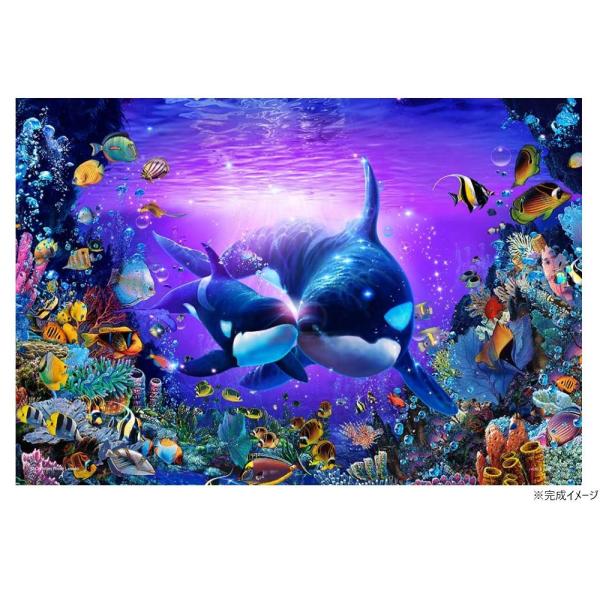 ラッセンが描く母なる海にシャチの親子が雄大に泳ぐ姿を表現。深い海の力強さも感じられる1枚。箔印刷により豪華絢爛なジグソーパズルを実現。
