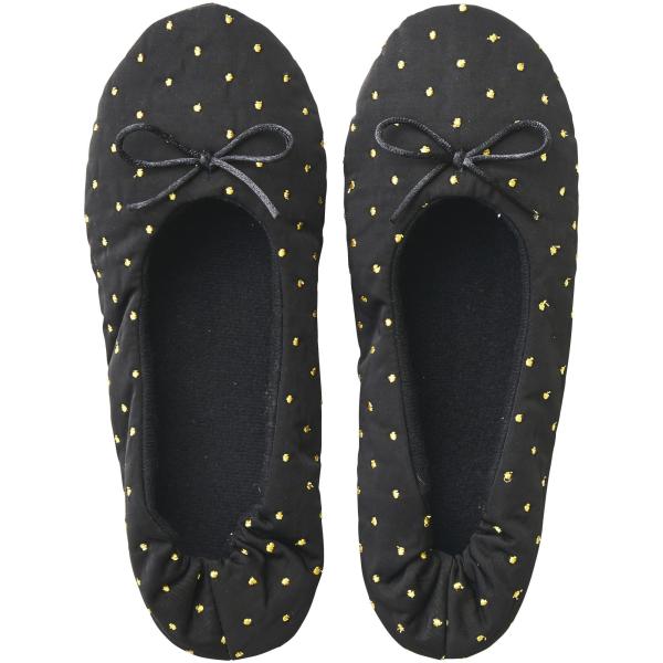 学校行事やお出かけ先、オフィスシーンはもちろん、旅先でも重宝する携帯スリッパです。巾着、スリッパともに洗濯機で丸洗いできます。