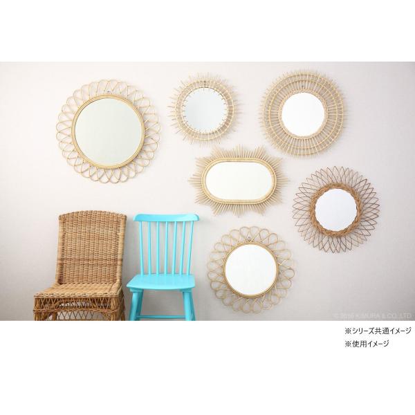 ヨーロッパで人気の、壁掛け式のラタン製サンミラーです。ヴィンテージ品として、フランスなどで古くから愛用され続けています。壁にひとつ飾るだけで存在感があり、様々な種類をたくさん並べて飾るとお部屋の雰囲気が一変します。熟練職人が手間隙をかけてひ...