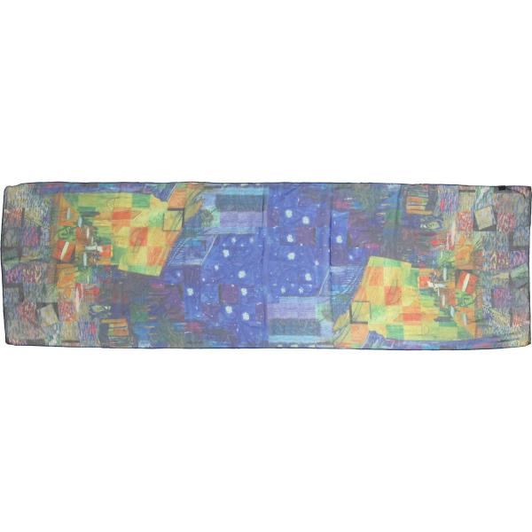 風を通さず、冬はマフラーや肩掛け夏は紫外線やエアコン対策に、オールシーズンで活躍します。しわになりにくく軽いので持ち歩きも便利です。