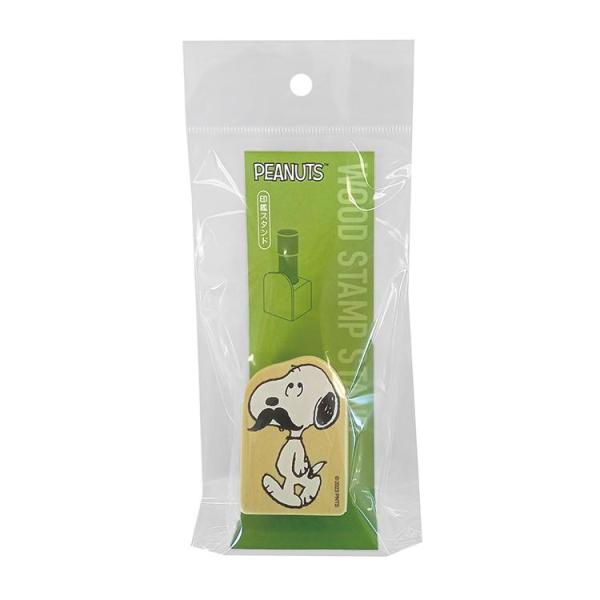 スヌーピーの色々な表情がかわいい木製スタンドです。