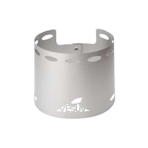 耐風性が高く・熱を無駄なく使えゴトク要らず。構造的にポットを載せる事で安定感が高まる。そして沸騰が早い!軽い!寒くても大丈夫!風防とはこうあるべきです。下部の吸気穴から酸素が取り込まれアルコールストーブの完全燃焼を促し発生した炎が完全にポッ...