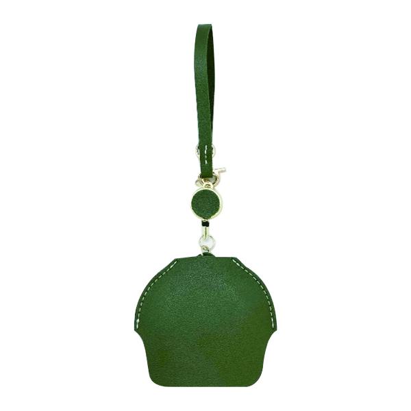 ルーペのサイズは大きめで見やすい。可愛いチャームの中に隠された直径50mmのルーペ。最大約25cmまで伸びるリール付き。カバーから外してお家使いも可能。