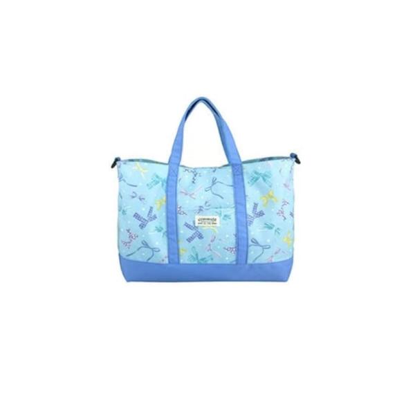 習い事バッグとしてはもちろん通園通学の際にもぴったりなレッスンバッグです。手提げ、ショルダーバッグと用途に合わせてご使用いただけます。A4サイズのファイルやお道具箱もすっぽり入る余裕のサイズ。内側にはお名前スペースも付いてとても便利です。雨...