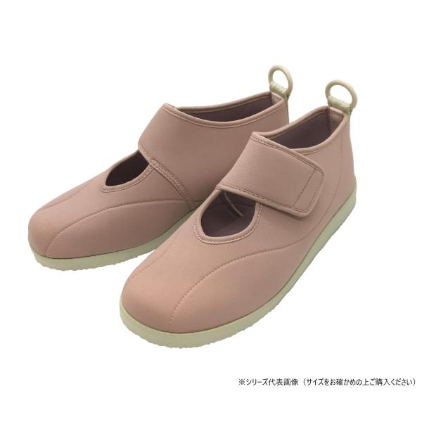 履き口が大きく、脱ぎ履きをサポートする指リングが付いているので、脱ぎ履きがしやすくなっています。