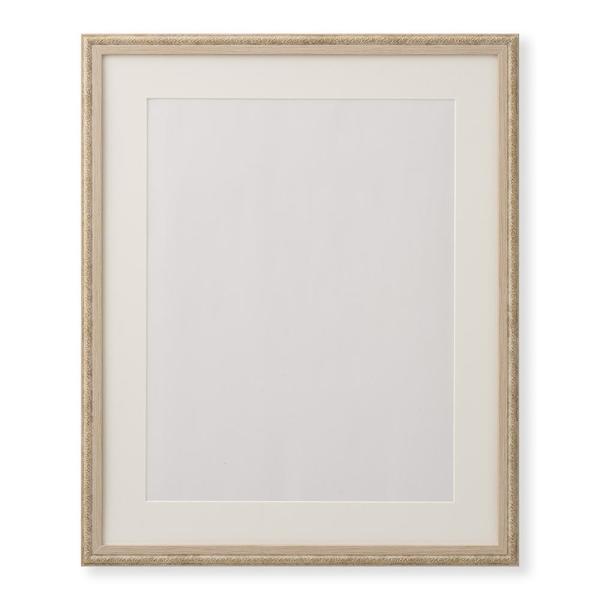 ファンシーなフレームの水彩画サイズの額です。F6号(410×318)の用紙が入るように中のマットの窓を(392×300)に抜いています。