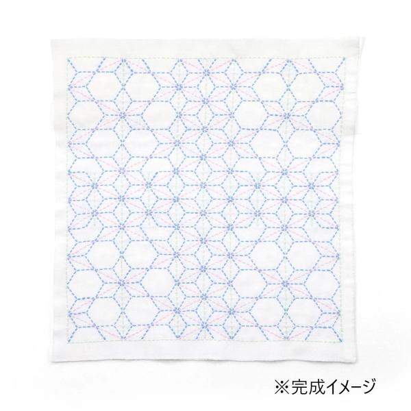 伝統分様と、伝統的な配色のかさねの色目から着想を得て現代風にデザインした刺し子花ふきんです。ジッパータイプの袋ですので使いかけの材料が保管できて便利です。