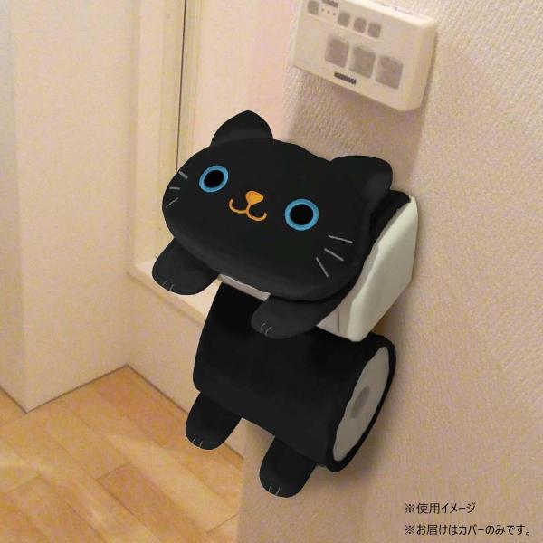 ぬいぐるみみたいな可愛い黒ねこモチーフのトイレ用ペーパーカバーです。面ファスナーで簡単に取り付けができます。お腹の部分にはロールペーパーを1つストックでき、実用的なデザインです。短めの毛足で手触りもよく、トイレを癒しの空間にしてくれます。　