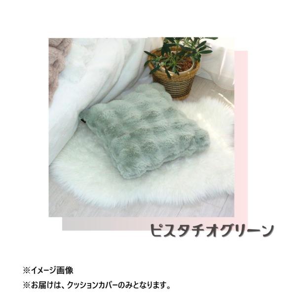 クッションカバーは両面が可愛いポコポコ。