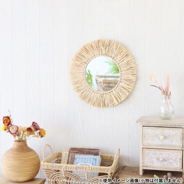 飾るだけでインテリアがぐっとオシャレになる壁掛けミラー。天然素材を使用しているのでナチュラルテイストやアジアン、北欧など、様々なインテリアに馴染みます。リビングはもちろん、玄関や洗面台に飾るのもおススメです。