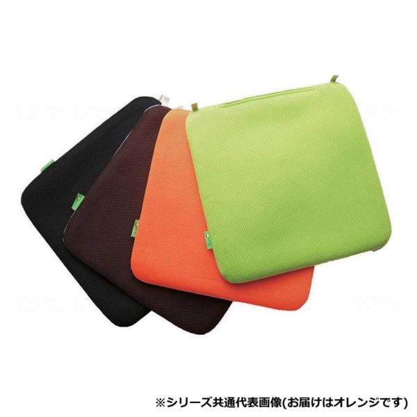 介護施設様の椅子や、送迎者のシート上などに置き、汗や失禁等から座面を守る高反発クッションです。