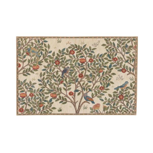 ウィリアム・モリスの次女メイが別荘「ケルムスコット・マナー」で使われていたベッド周りのカーテンをヒントに、刺繍で表現したデザインを、マット用にアレンジしました。