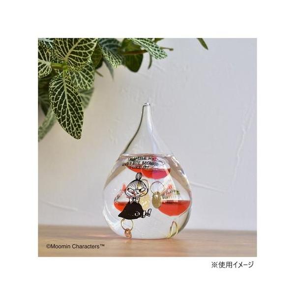 気温によって上下するガラスの球体が気温を示します。実際の気温は浮いてるガラス球体の一番数値の低いプレートを読み取ります。