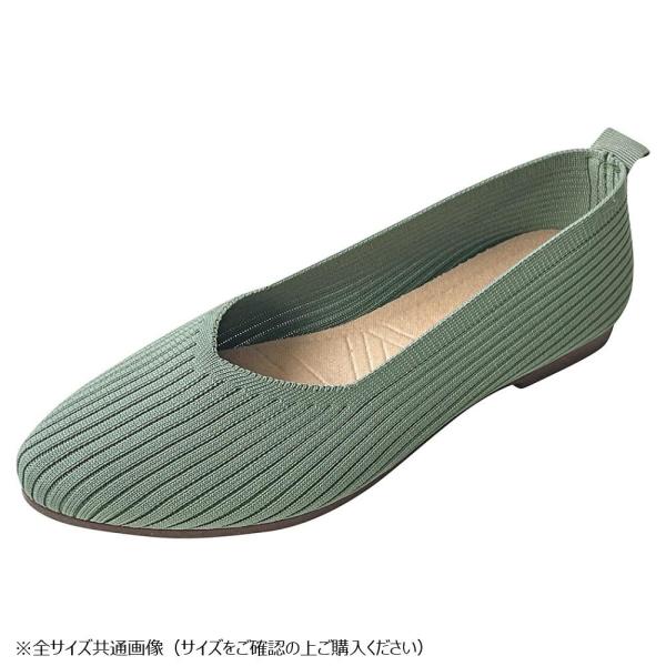 伸びの良いニット素材で足にフィットし、長時間履いても疲れにくいパンプスです。