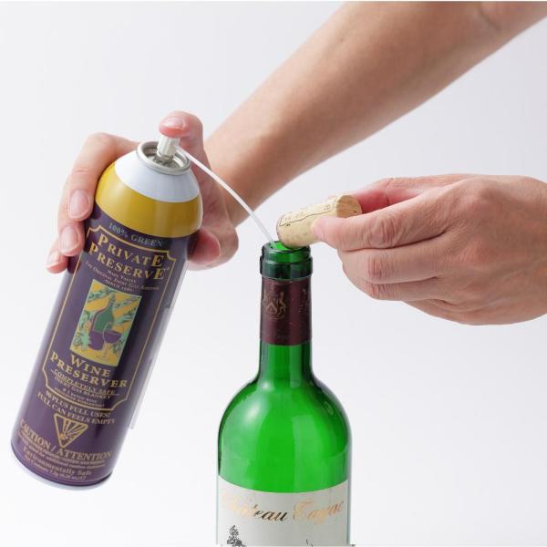 プライベート・プリザーブは飲み残したワインの表面にガス層をつくり、酸素が液体表面に触れることを防ぎ、ワインの風味や香りを保ちます。世界中のワイナリーで使用されている不活性ガス(無味無臭)の為、新品でも重さは感じられません。750mlボトルで...