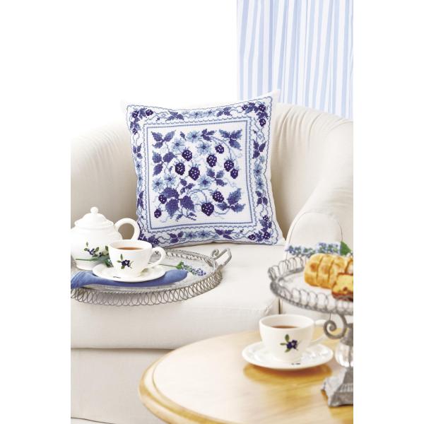 日々の暮らしが華やかになる花たちを表現しました。技法はクロスステッチ。技術レベルは中級者向。