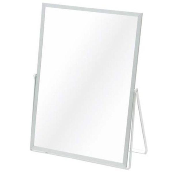 胸元まで見える大きな鏡で髪のセットにも便利に使え、スリムタイプでコンパクトに収納できます。