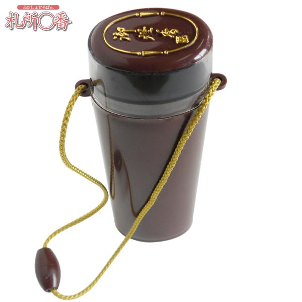 「巡礼（お遍路）用線香ケース」は、西国三十三所巡礼や四国お遍路などで使用する線香を収納するプラスティック製のケースです。蓋をスライドすると取り出し口がら線香等を取り出せます。手提げなどで使える紐が付属しています。