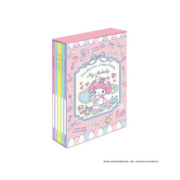 軽量で薄型のポケットアルバムが5冊入った、定番のBOX入りポケットアルバム。L判写真が210枚収納できます。●本体寸法（セットケース込）：タテ290×ヨコ209×背巾65mm　●本体重量（セットケース込）:680g　●印刷コーティングボード...