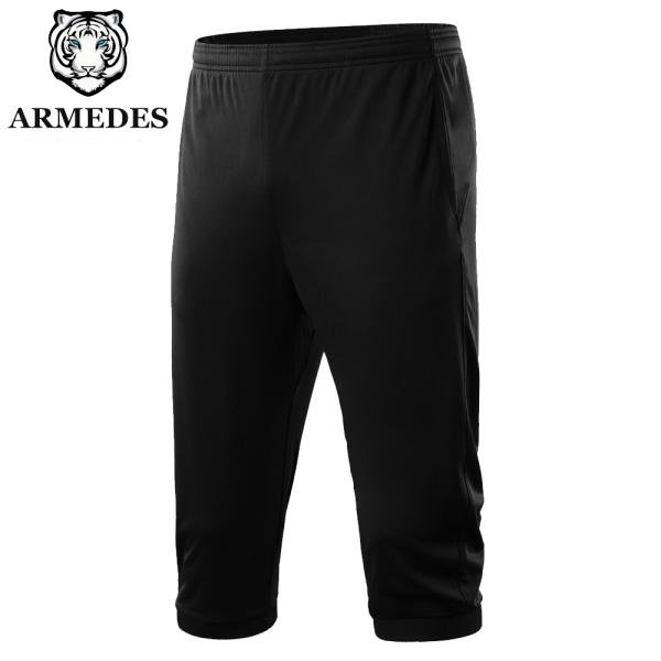 こちらの7分丈ジャージパンツは優れた通気性を備え、運動や日常のカジュアルスタイルに最適です。吸汗速乾機能により汗を素早く吸収し、常に快適な着心地を実現します。さらに、クーリング生地を採用しているため肌に貼り付かず、さらっとした状態を保ち続け...