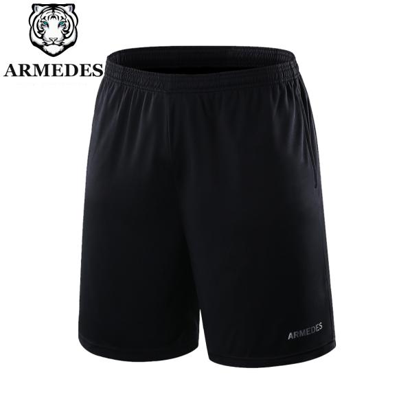 こちらのルーズフィットハーフパンツは、吸汗速乾機能を備えたスポーツに最適な機能性ハーフパンツです。優れた通気性により、運動中も常に快適な状態を保ちます。クーリング生地が使用されており、肌にくっつかずさらっとした着心地を提供。さらに軽量素材で...