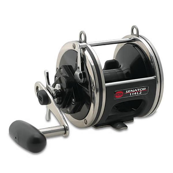 ペンのセネターはビッグゲームにおいて、使われ続け、その信頼が証明された伝統の機種である。今日もその信頼性を継承し続け、IGFAのレコードを塗り替え続けているリールである。このリールを抜きにはペンリールを語ることはできない。マシンカットアルマ...