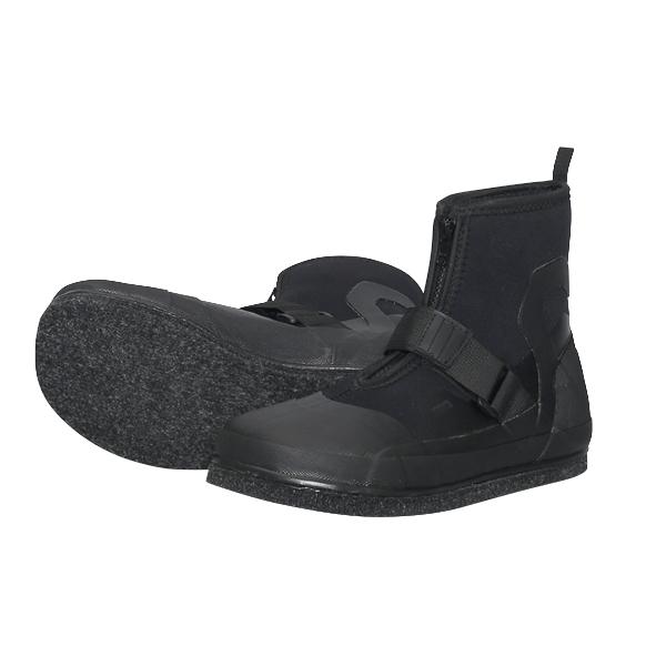 脱ぎ履きしやすいセンターファスナー採用。甲ベルト付きでフィット感の調整が可能。水抜き穴付き。カラー：　ブラック素材：CRスポンジ（5mm厚）＋両面ジャージ☆★掲載写真は参考掲載です！★☆お譲りする商品は【上記タイトル記載商品】1点のみです。...