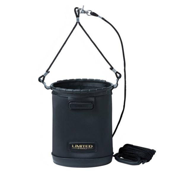 さらに耐久性が向上した水汲みバッカンリミテッドプロフィッシュバッカンに水をためるのに、効率よく水を汲める細長形状を採用。磯で擦れやすい底面や口枠部分を補強し、耐久性を大幅に向上させた、リミテッドプロユーザーにとって嬉しいアイテム。☆★掲載写...