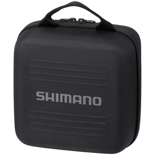 リールをしっかり保護するセミハードタイプのリールガード遠征時にリールを安心して運びたいアングラー向けに、セミハード成型のリールガードが新登場しました。クロロプレンタイプにはない、優れたリール保護性能で、安心して運搬できます。内部では、リール...