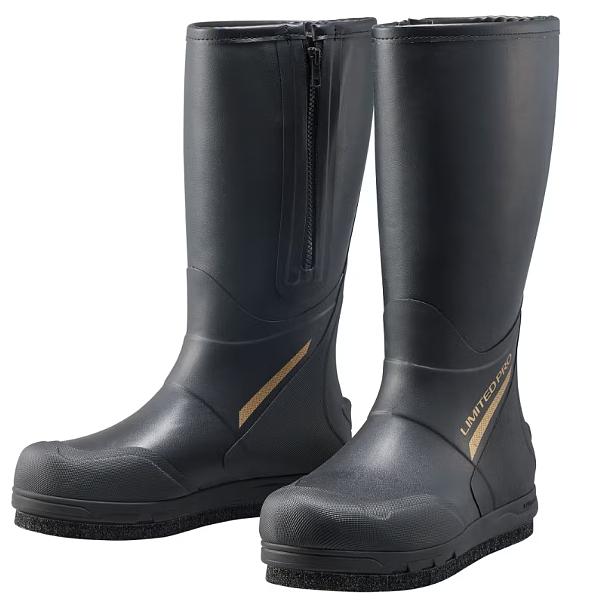 5mm厚のクロロプレンをベースにした防寒ブーツ。爪先、かかと部分はラバーを積層させた仕様になっているため足をしっかりと保護。ソールは、磯で定評のカットラバーピンフェルトを採用。さらに丈が通常ブーツより12cm短くなっているので、重量も軽くメ...