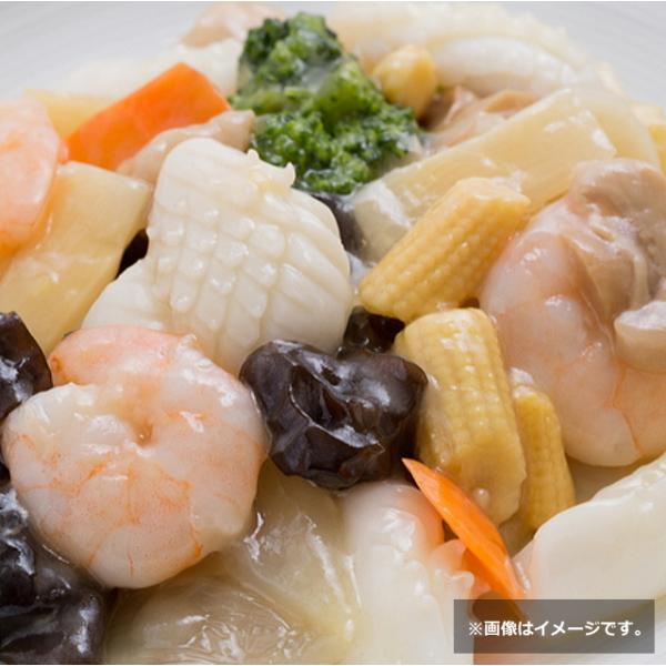 業務用の松笠イカ 1kg(61〜80個入り)です。切れ目入りで加熱しても柔らかく、IQF凍結(1個ずつがくっつかずにバラバラに凍結されている状態)なので使いたい分だけ取り出して使用可能です。八宝菜や中華丼でお馴染みの、格子状に切れ目の入った...